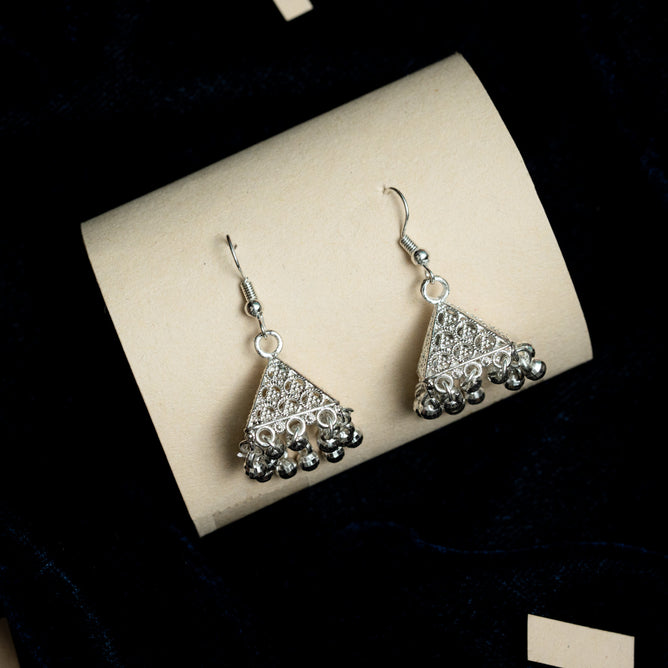 Pairs of 6 Premium Quality Earrings with 2 Free Rings (White)